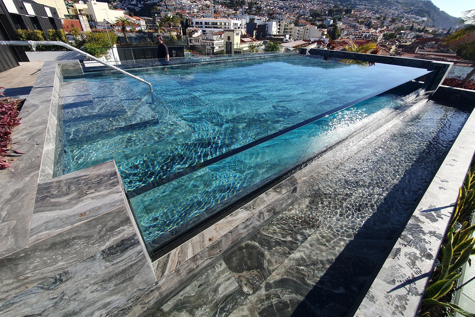Acrylic underwater windows and movable floor for pools